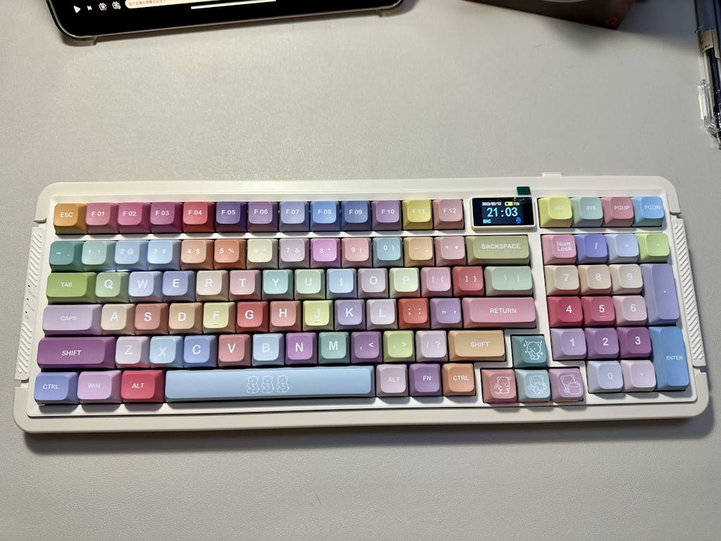 RoyalAxe L98 Mechanical Keyboard with TFT Display - WhatGeek