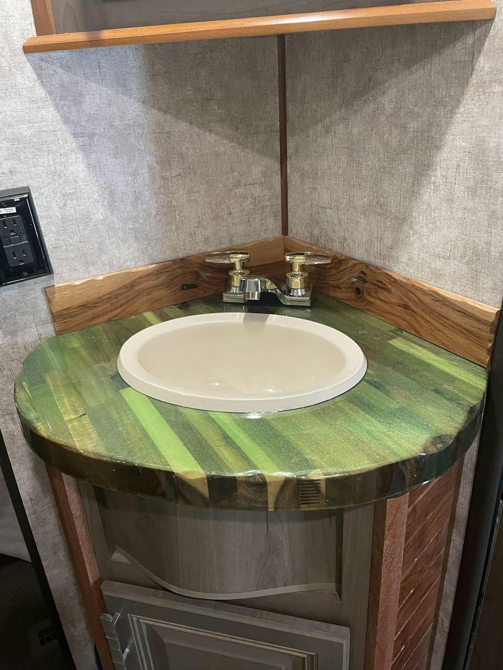 Emerald Green Epoxy Color Powder by Pigmently