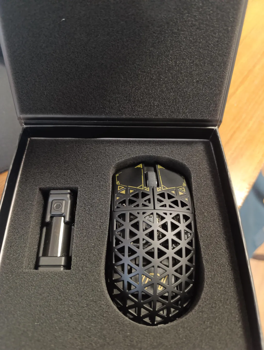 IPI Float 8K Karbon Fiber Wireless Mouse