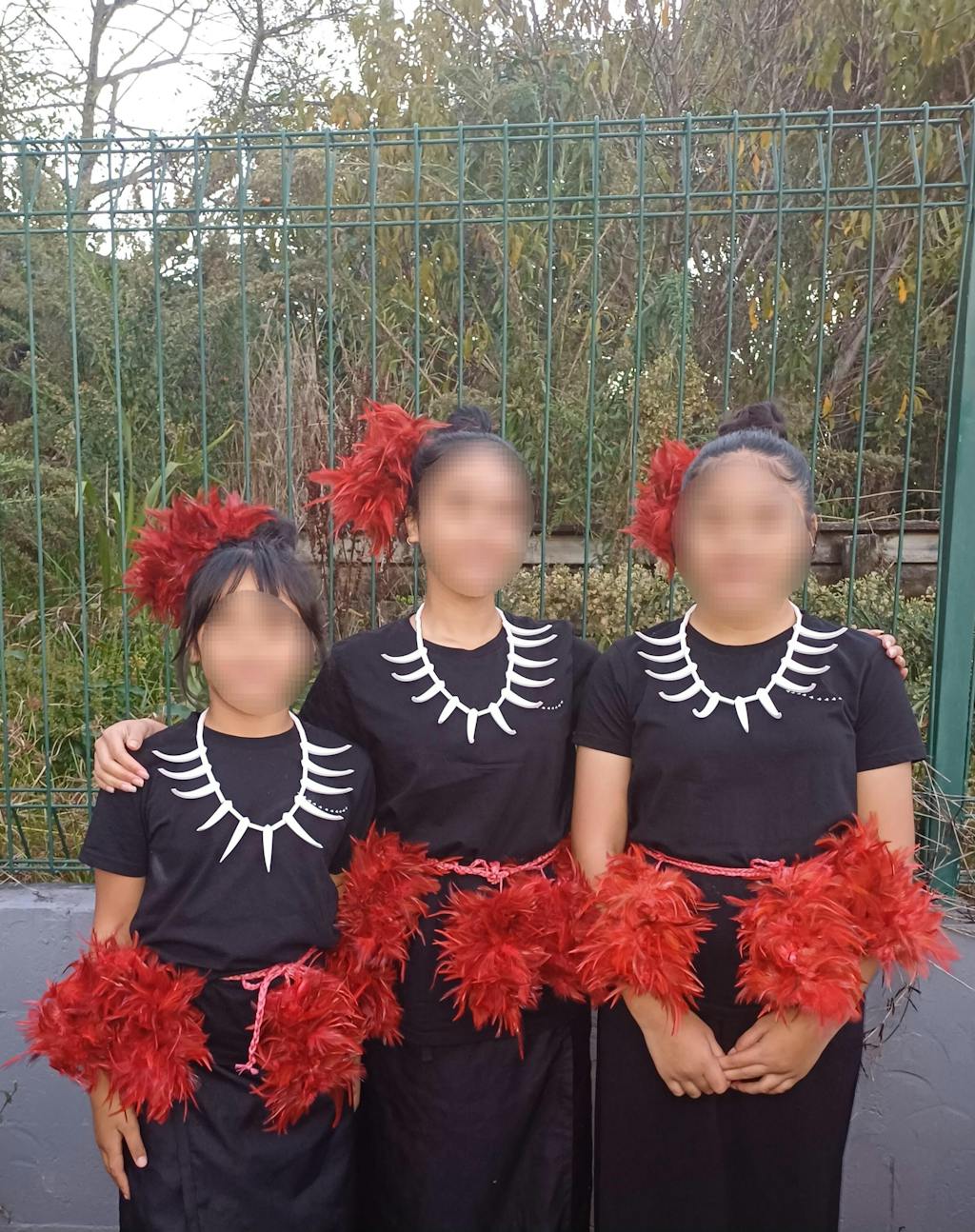 Kiki Fulumoa & Sei Fulumoa Set – Under The Bird