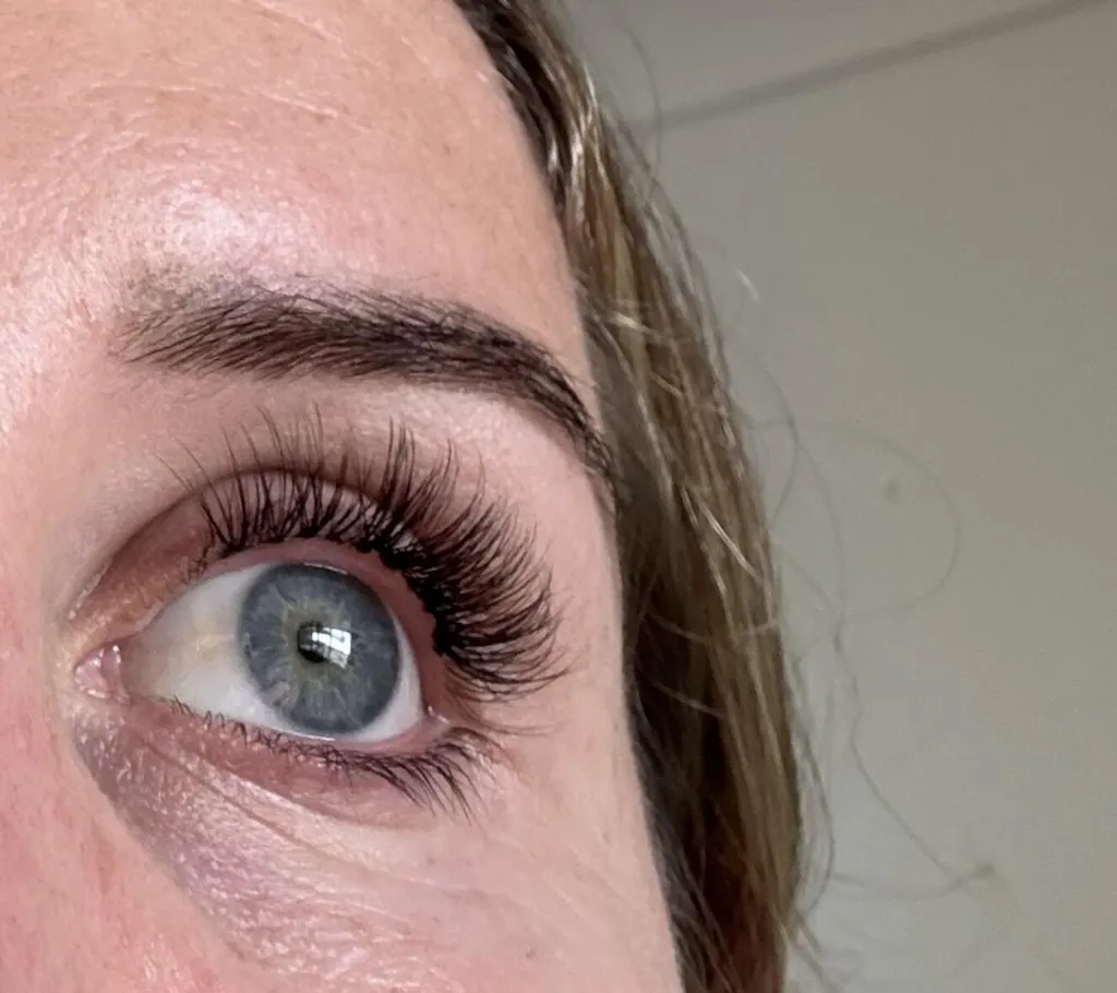 Will lash extensions ruin natural eyelashes? | Underlash | Underlash