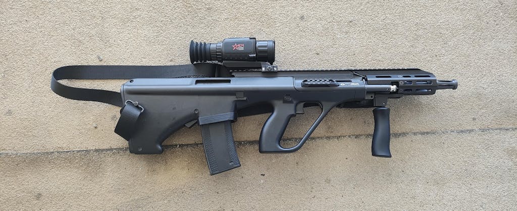 Aug M-Lok Handguard With CQC Style Top Rail – Underworld Arms