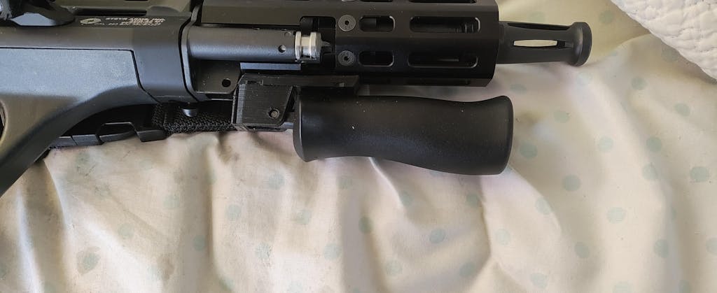 Aug M-Lok Handguard With CQC Style Top Rail – Underworld Arms