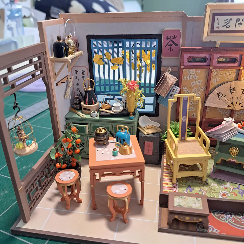 Canada Robotime Rolife Display Case for DIY Miniatures Dollhouse Kit ...