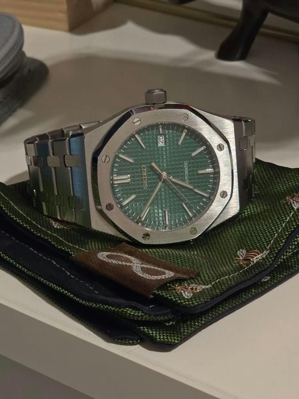 Seiko Mod - 41mm Royal Oak Automatic Green Dial – Uniq Watch Mods