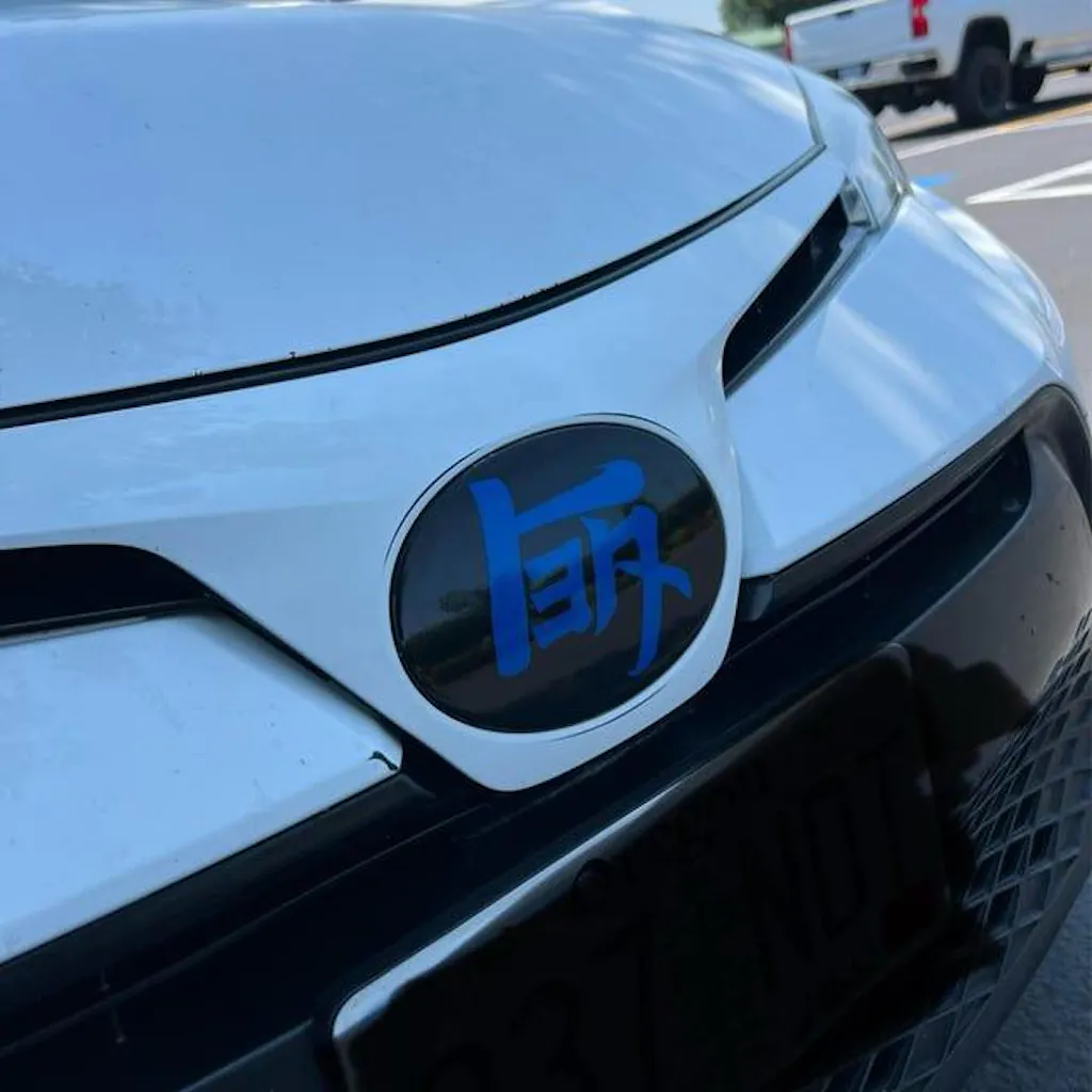 2017 - 2019 Toyota Corolla Sedan Emblem Front Vinyl Overlay – Upturn Prints