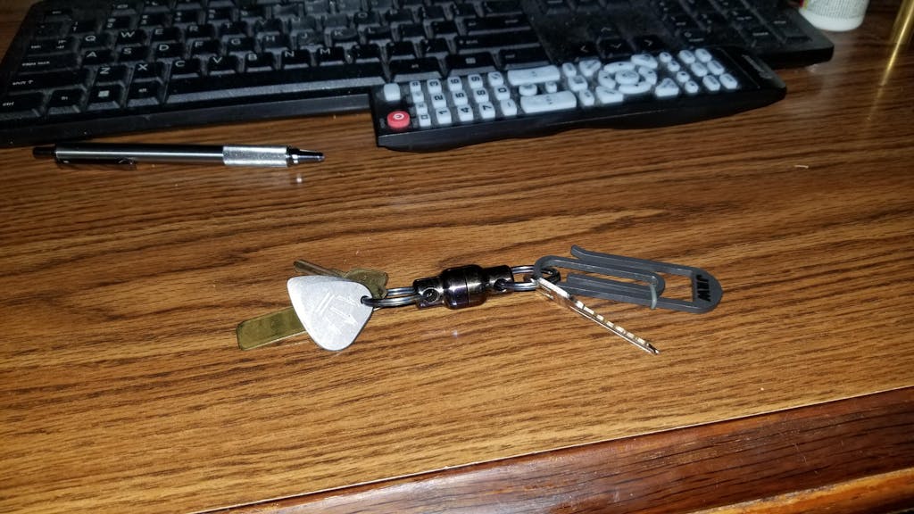 V2 Magnetic Quick Release for everyday carry keys and keychains – Urban ...