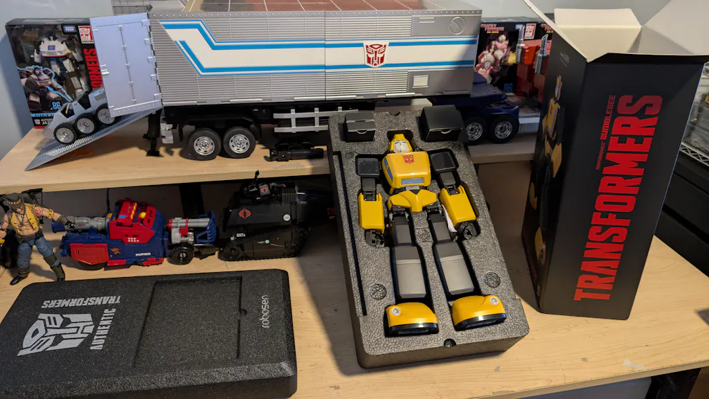 Buy Robosen Bumblebee G1 Performance Robot | Robosen US