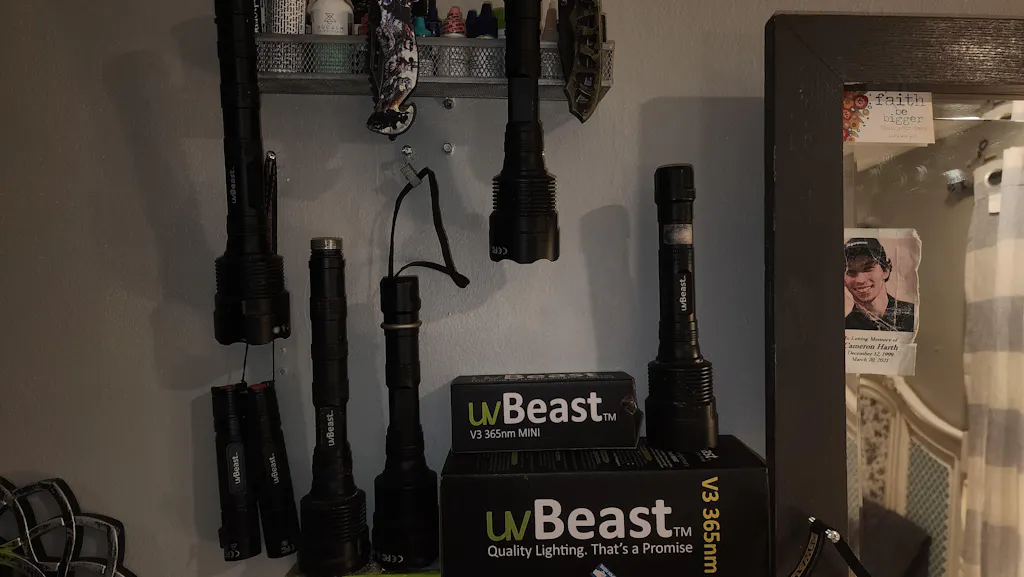 uvBeast Black Light UV Flashlight V3 365nm – FILTERED Ultraviolet - HI