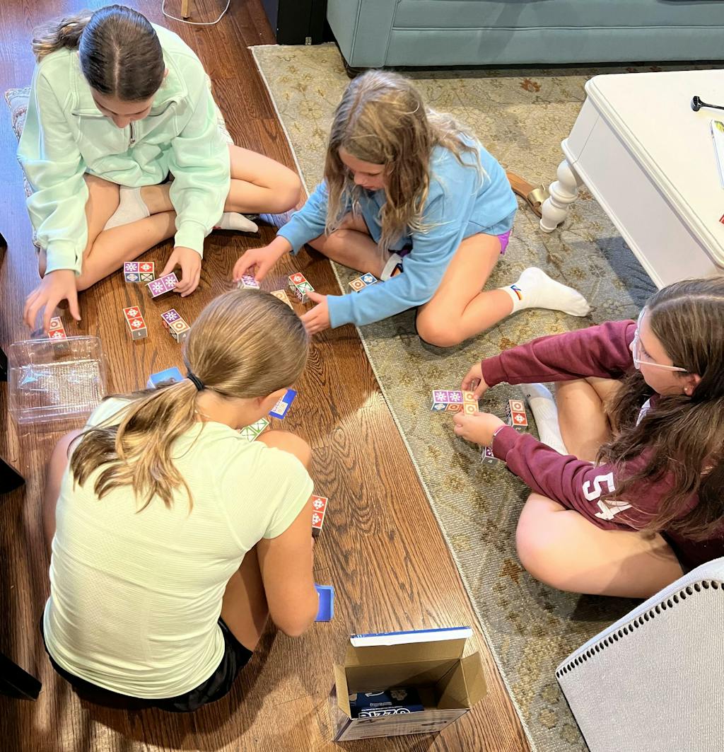 The Uzzle Original Game – Uzzle Canada