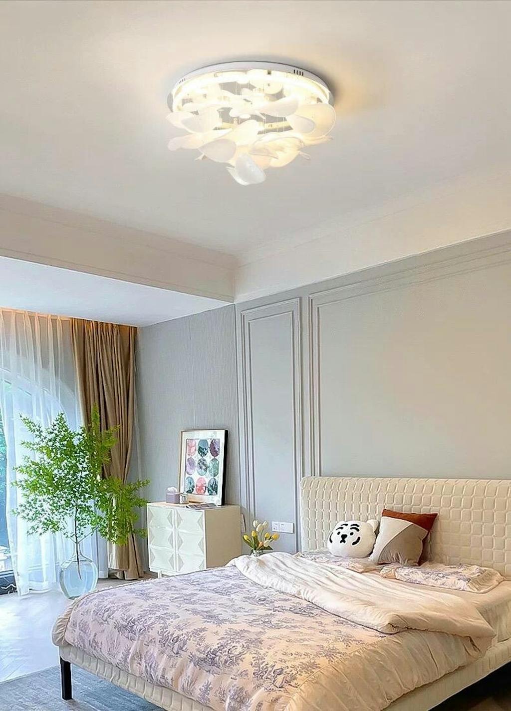 French Radici Petal Ceiling Lamp – Vakkerlight