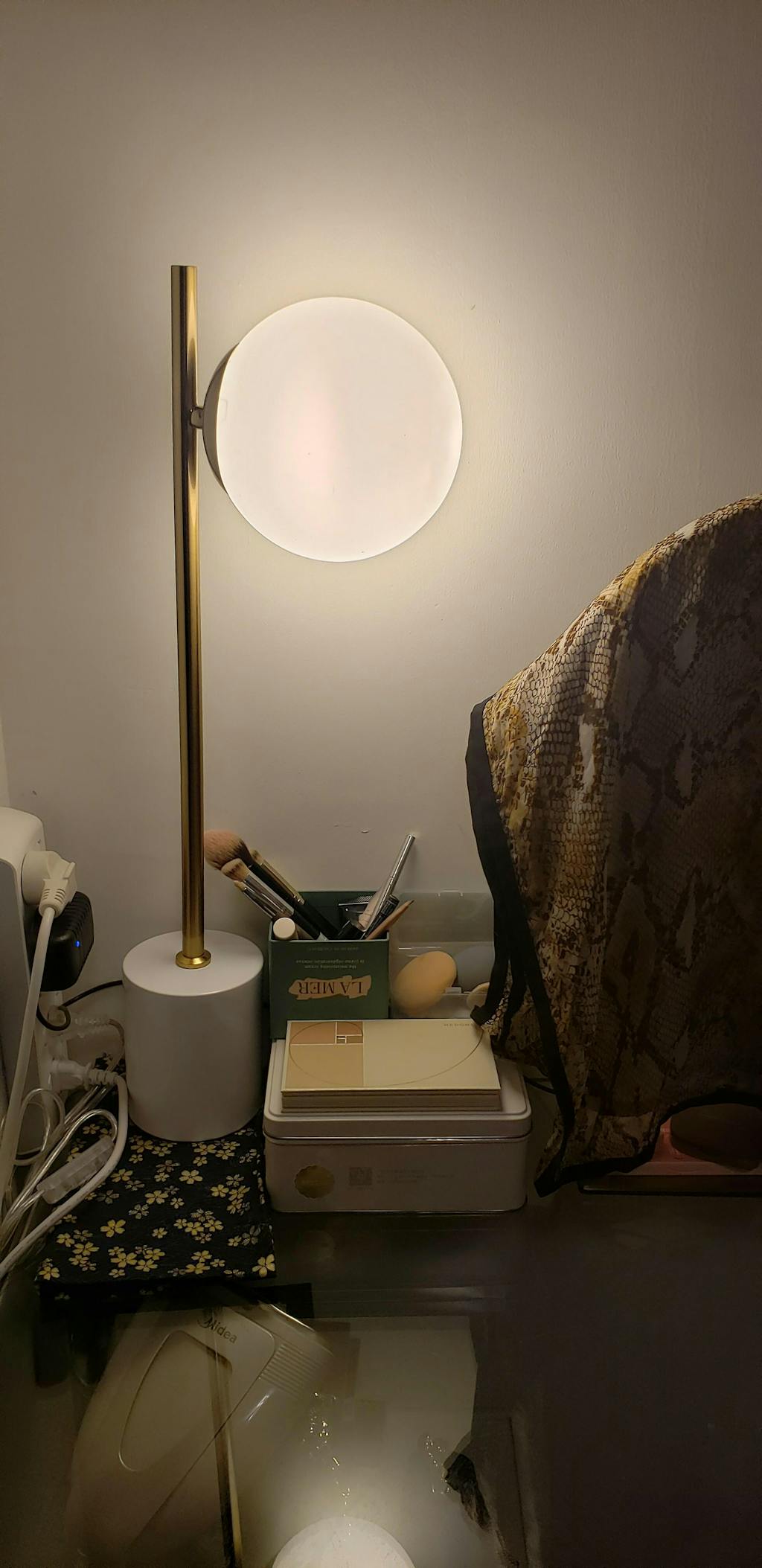 Sphere & Stem Table Lamp – Vakkerlight