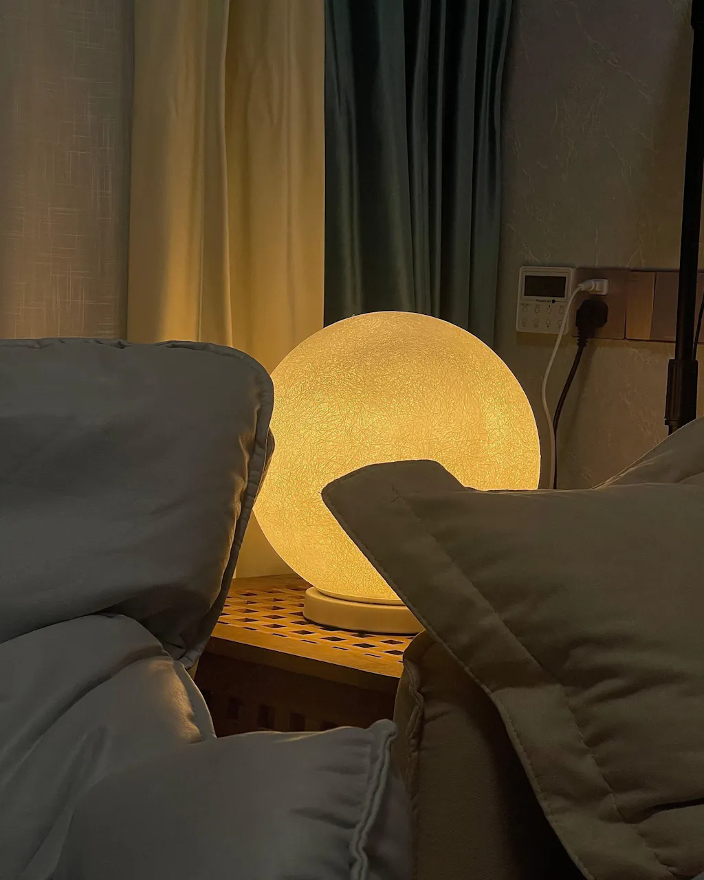 Moon Table Lamp – Vakkerlight