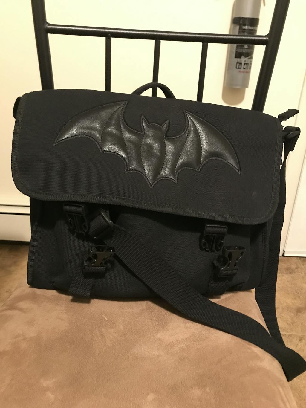 Shadow of the Bat Messenger Bag – VampireFreaks