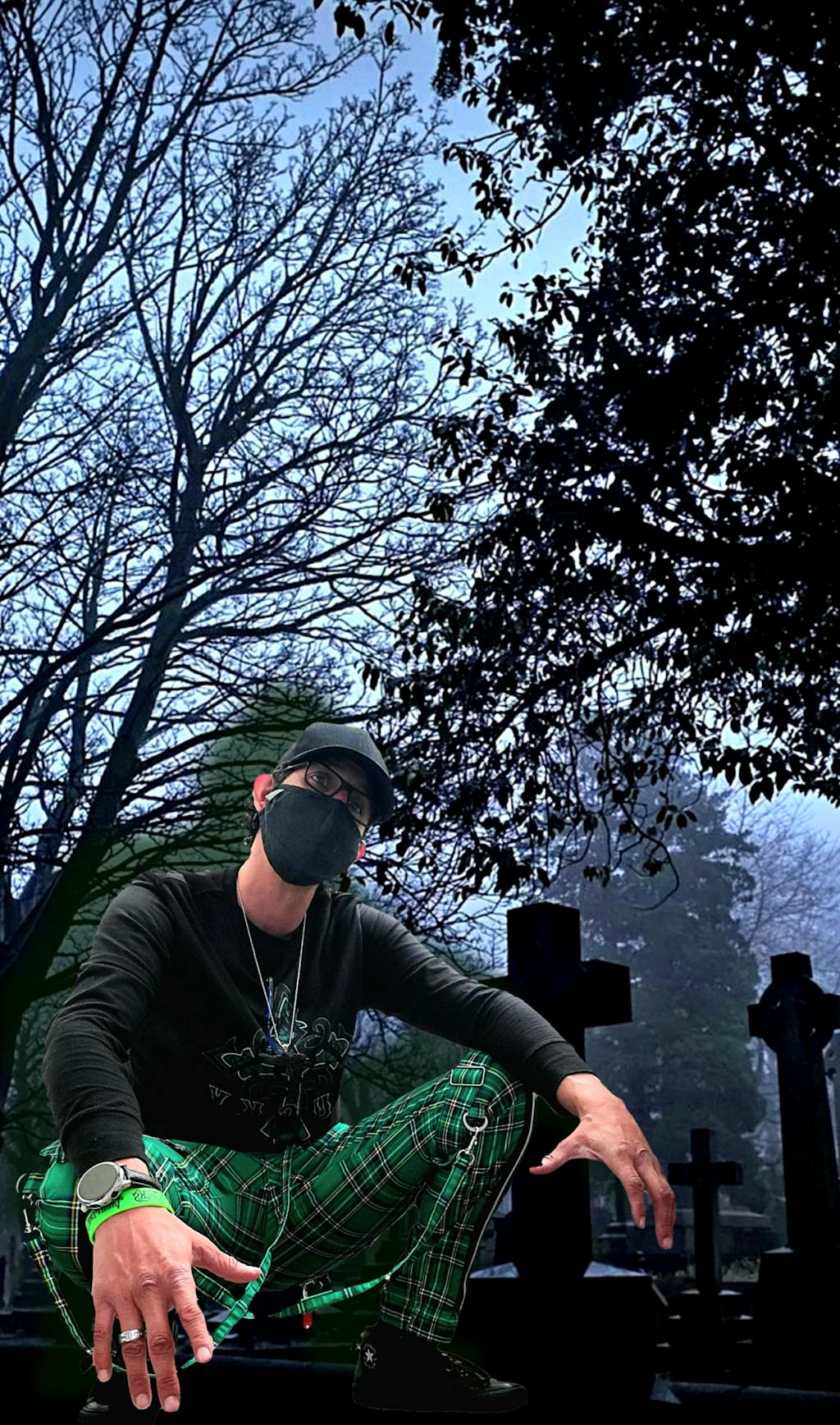 Goth Clothing at VampireFreaks. Emo and Punk Rock Fashion.