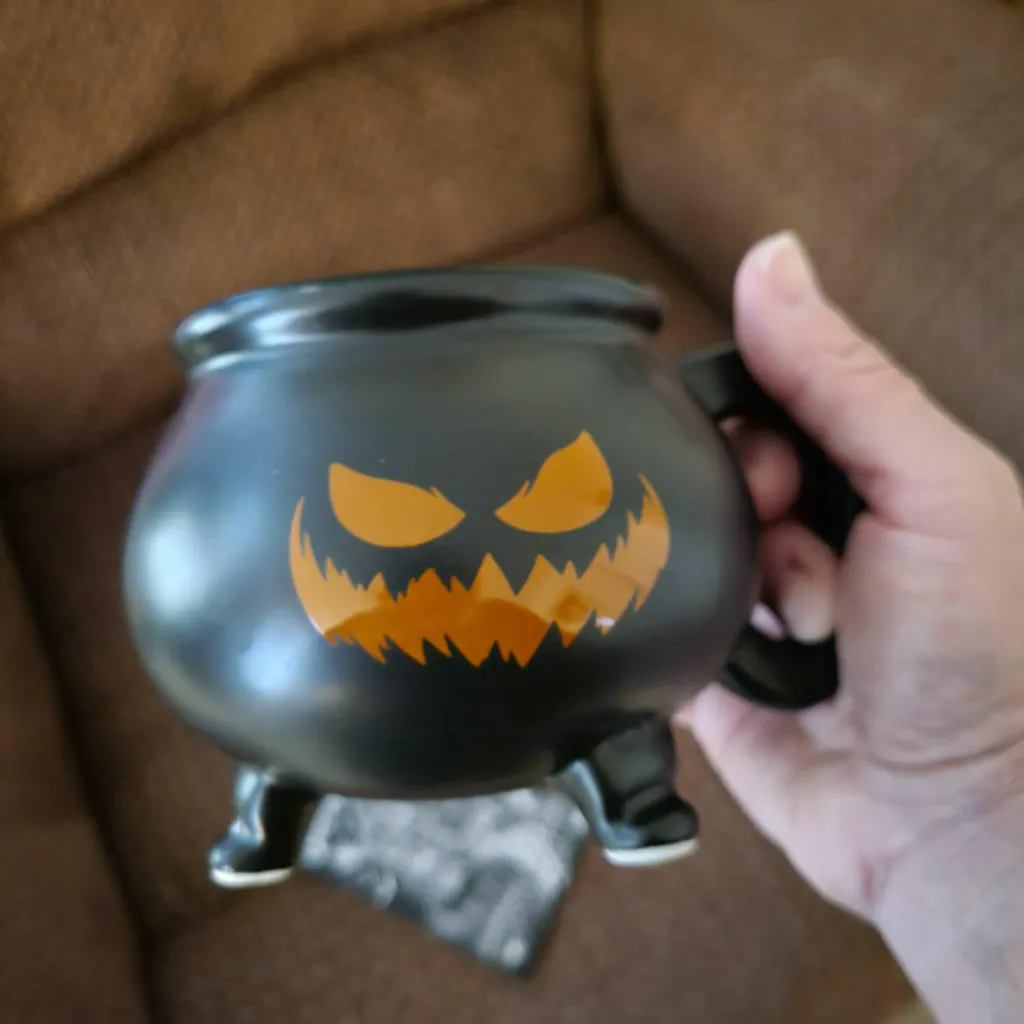 Halloween Fiend Cauldron Mug – VampireFreaks