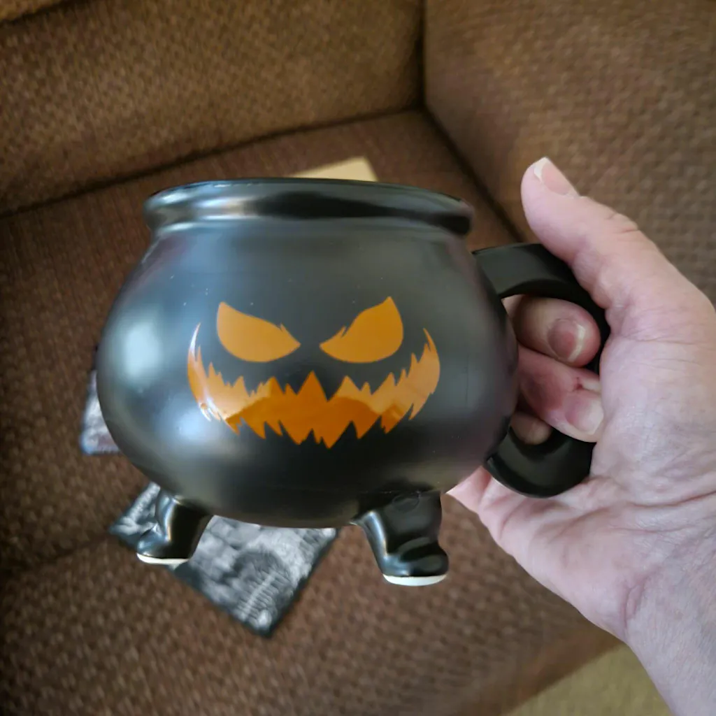 Halloween Fiend Cauldron Mug – VampireFreaks