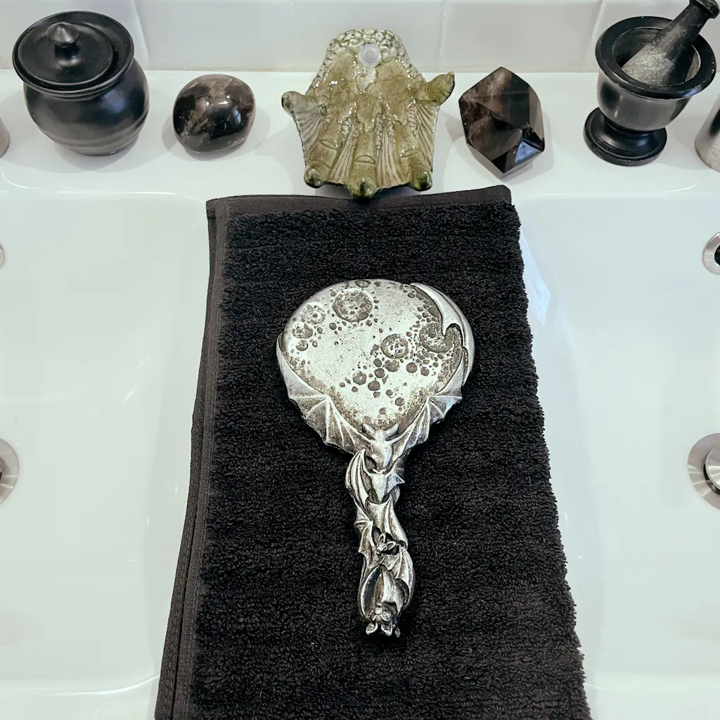 Vampire's Moon Bat Hand Mirror – VampireFreaks