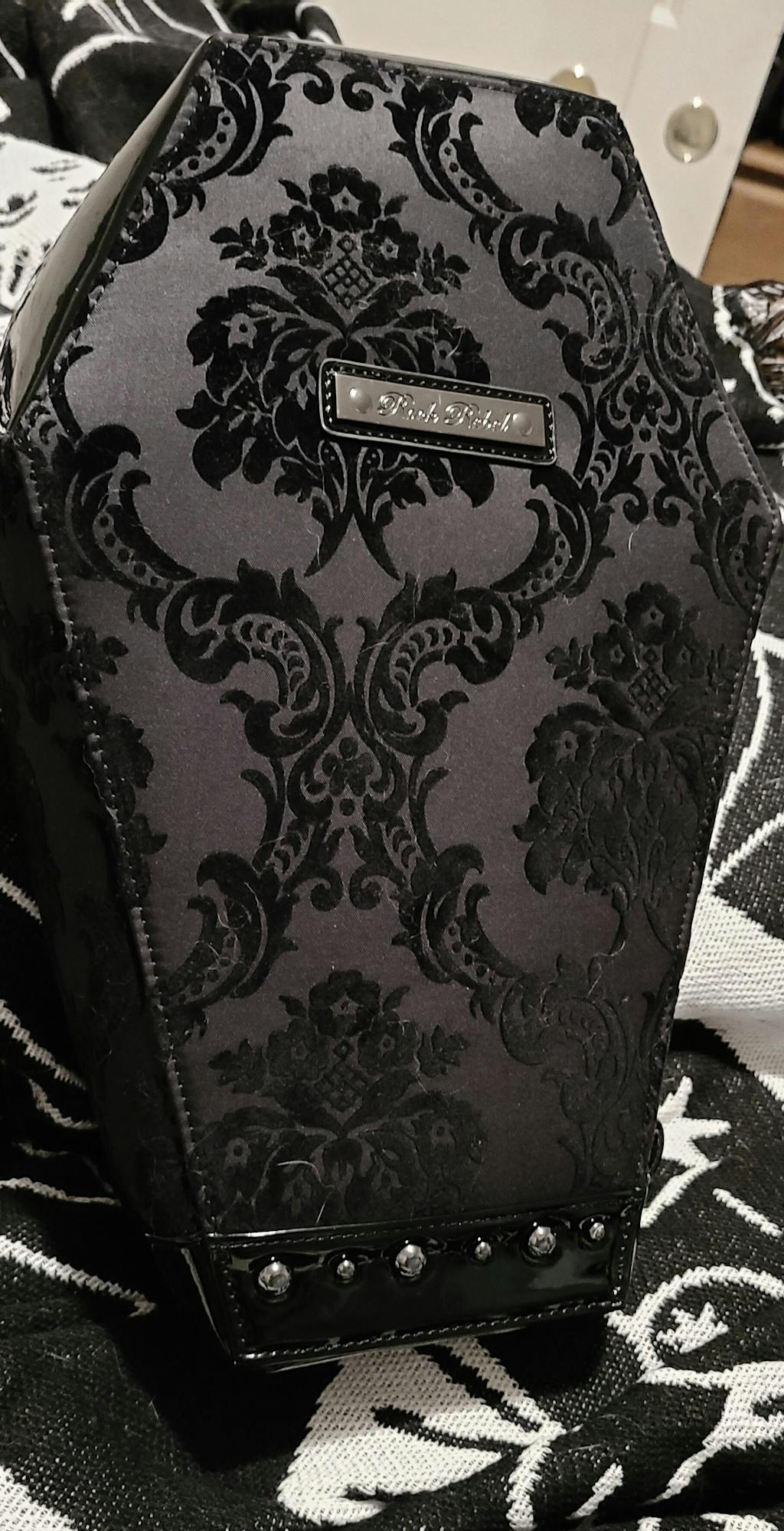 Damask Coffin Backpack [BLACK] – VampireFreaks