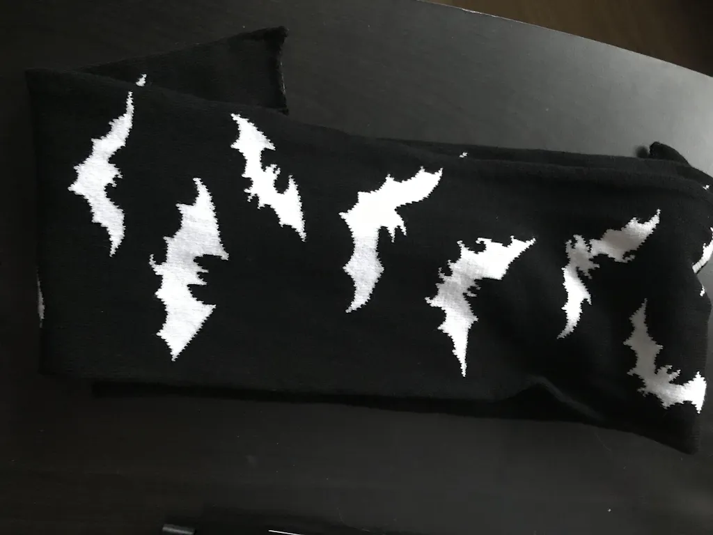 Bats Scarf – VampireFreaks