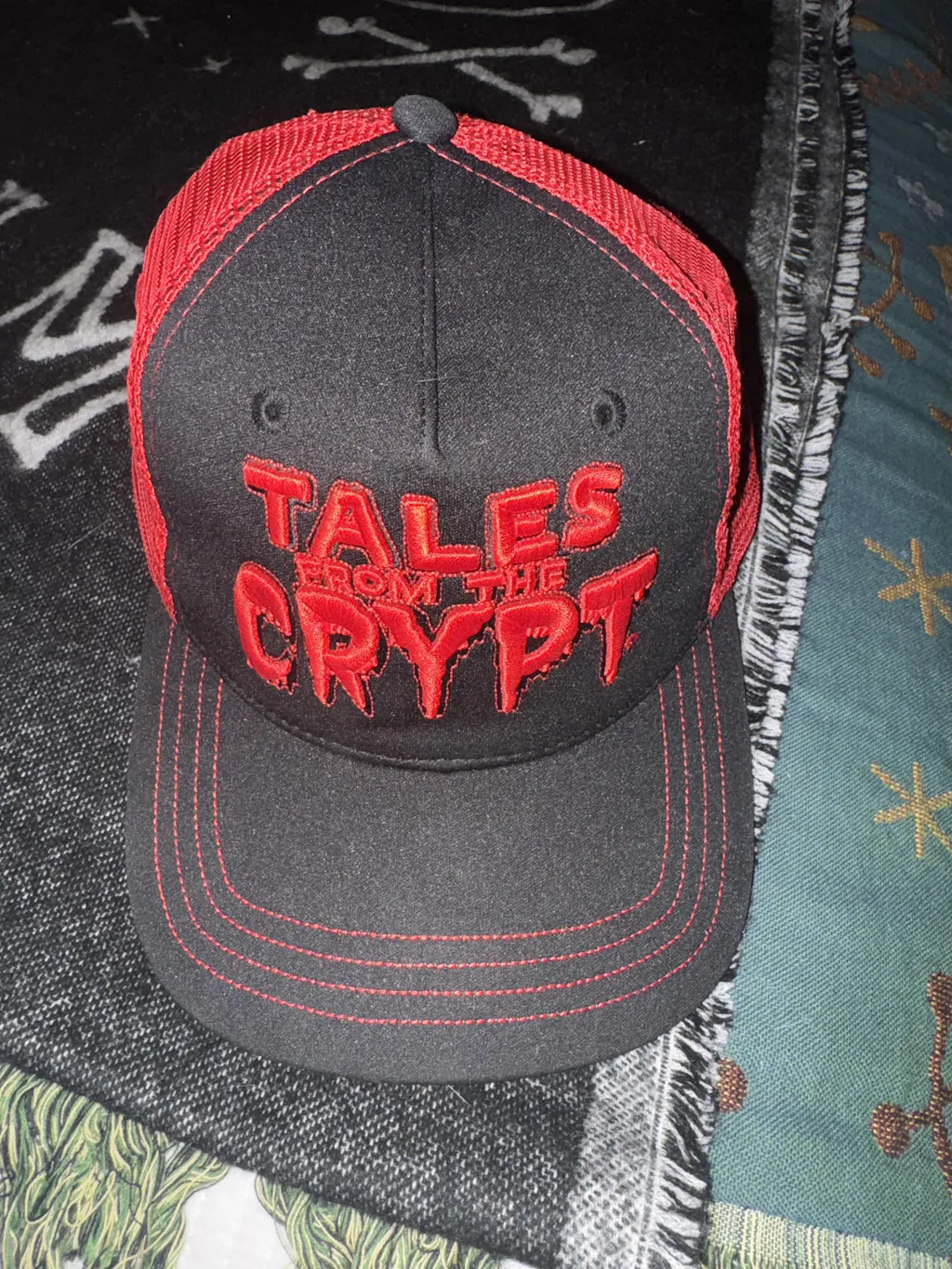 Tales From The Crypt Red Trucker Hat – VampireFreaks