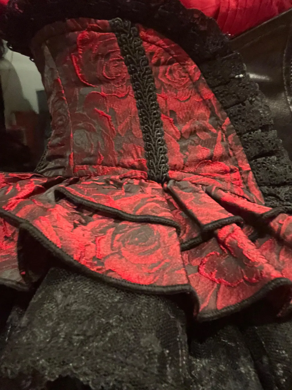 Blood Gardens Ruffle Corset [Red Rose] – VampireFreaks