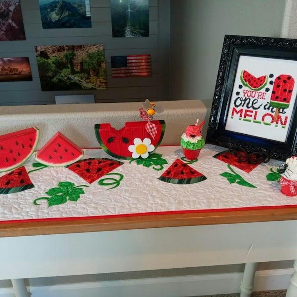 Rooster Rally Quilted Table Runner NCU0TH587 – Vantique