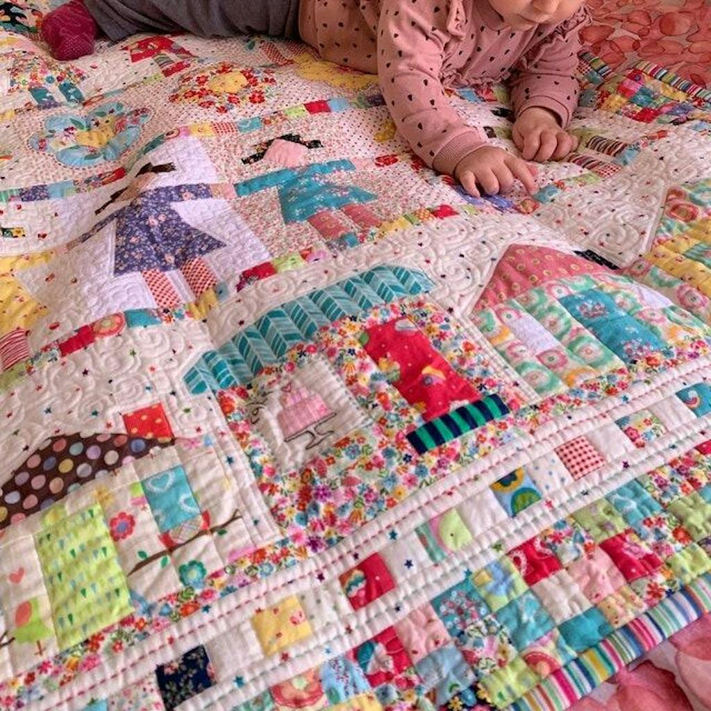 Whimsical Chickens Quilted Blanket NCU0PT040 – Vantique