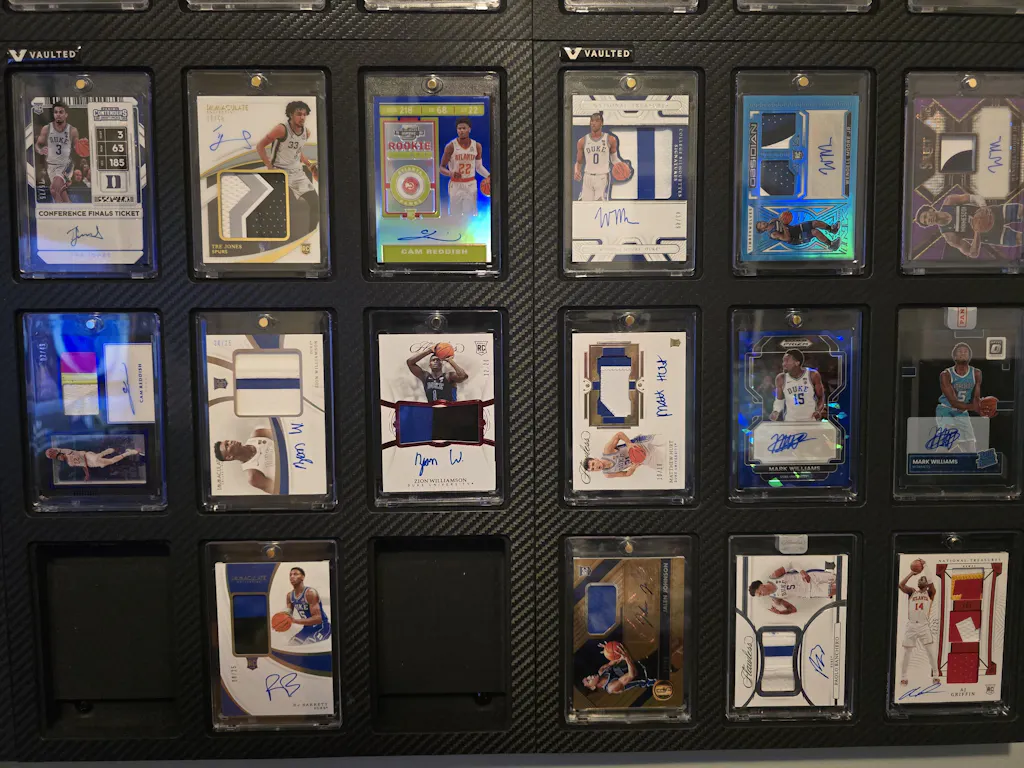 Card Display (Mag) - Trading Card Display - Vaulted®