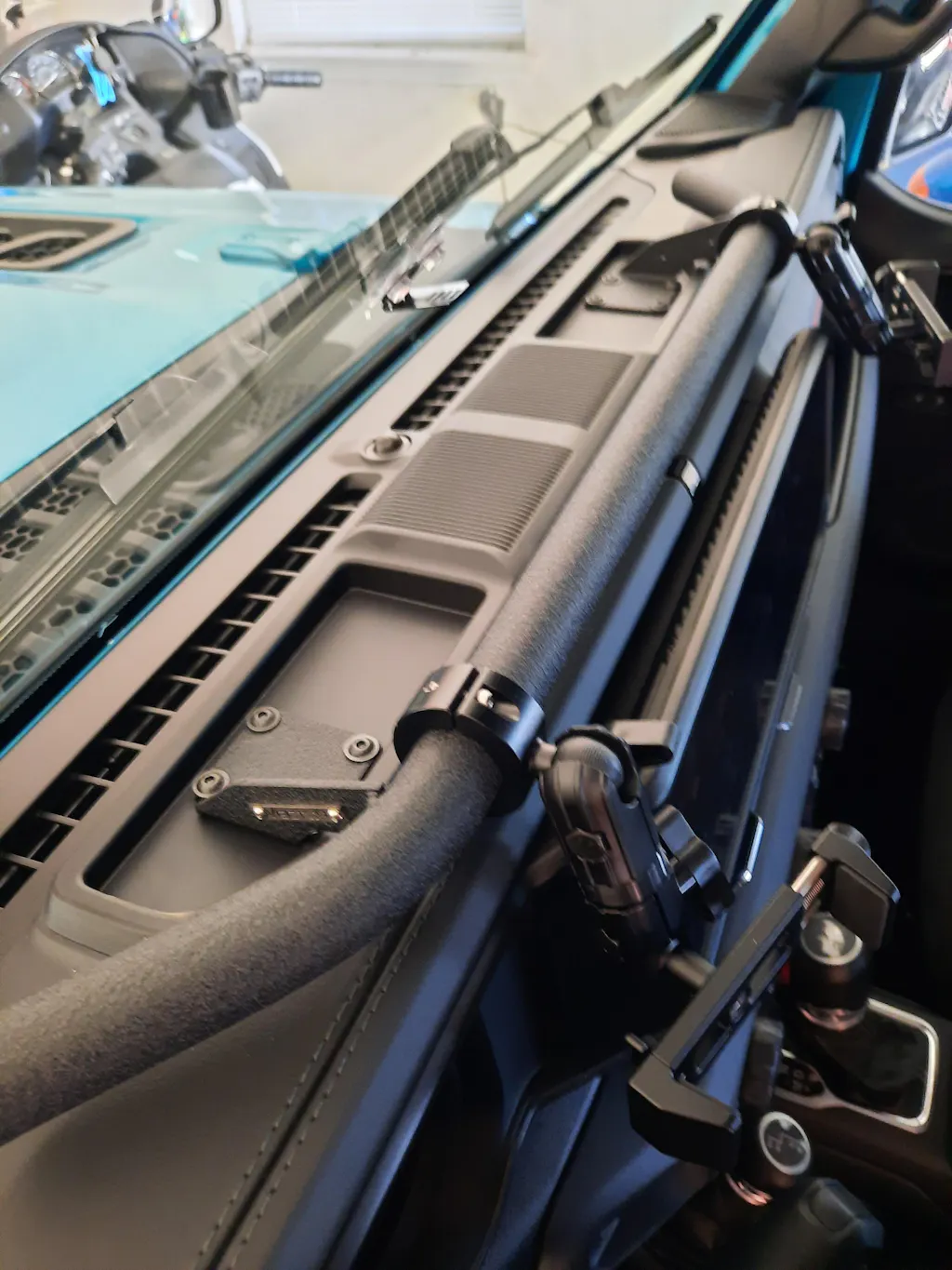 Get the Best Jeep Gladiator Phone Mount - Vector Offroad