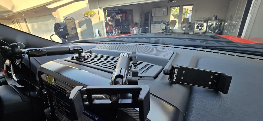 Visit Vector Offroad to Look at Adaptable Jeep Phone Holders