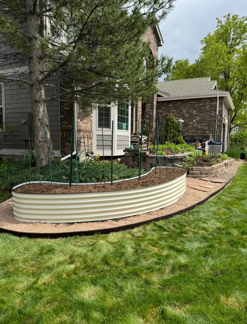 17'' Tall New Moon Shaped Raised Garden Bed | VEGEGA