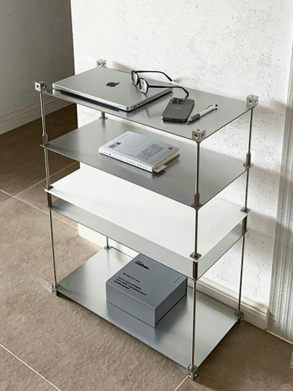 Modu Light – Sleek Modular Floor Lamp for Modern Spaces