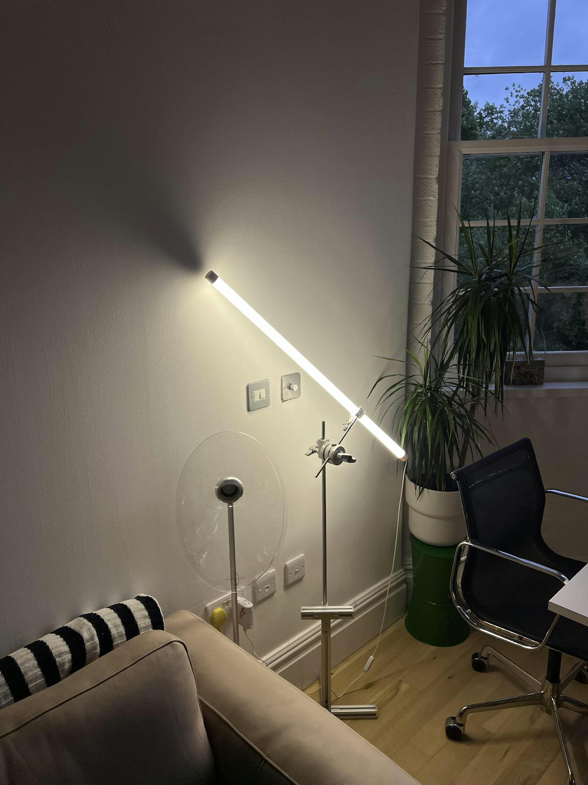 Modu Light – Sleek Modular Floor Lamp for Modern Spaces
