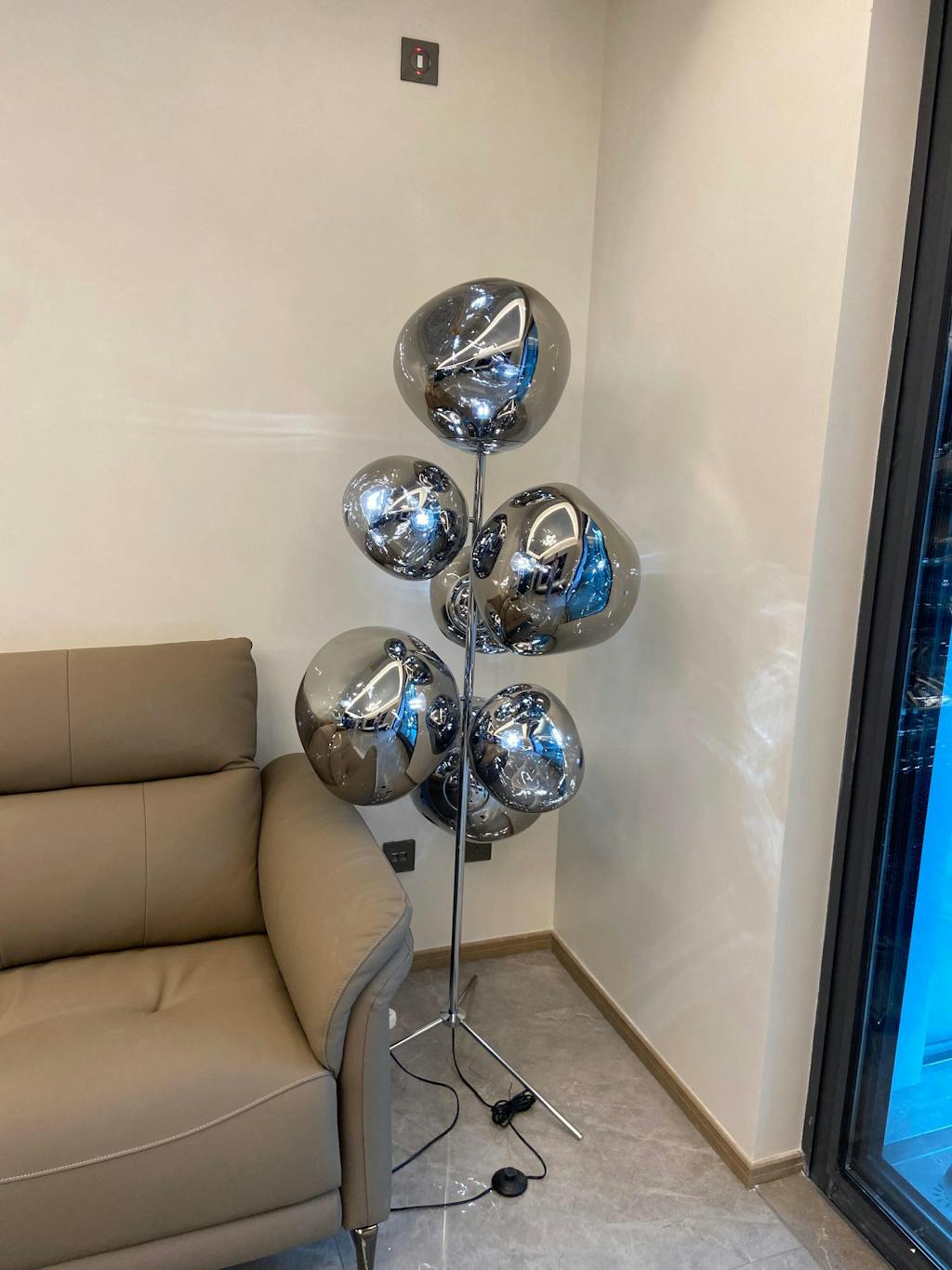 Lava Stand Floor Lamp – Unusual Lighting for Living Room – Vinlighting