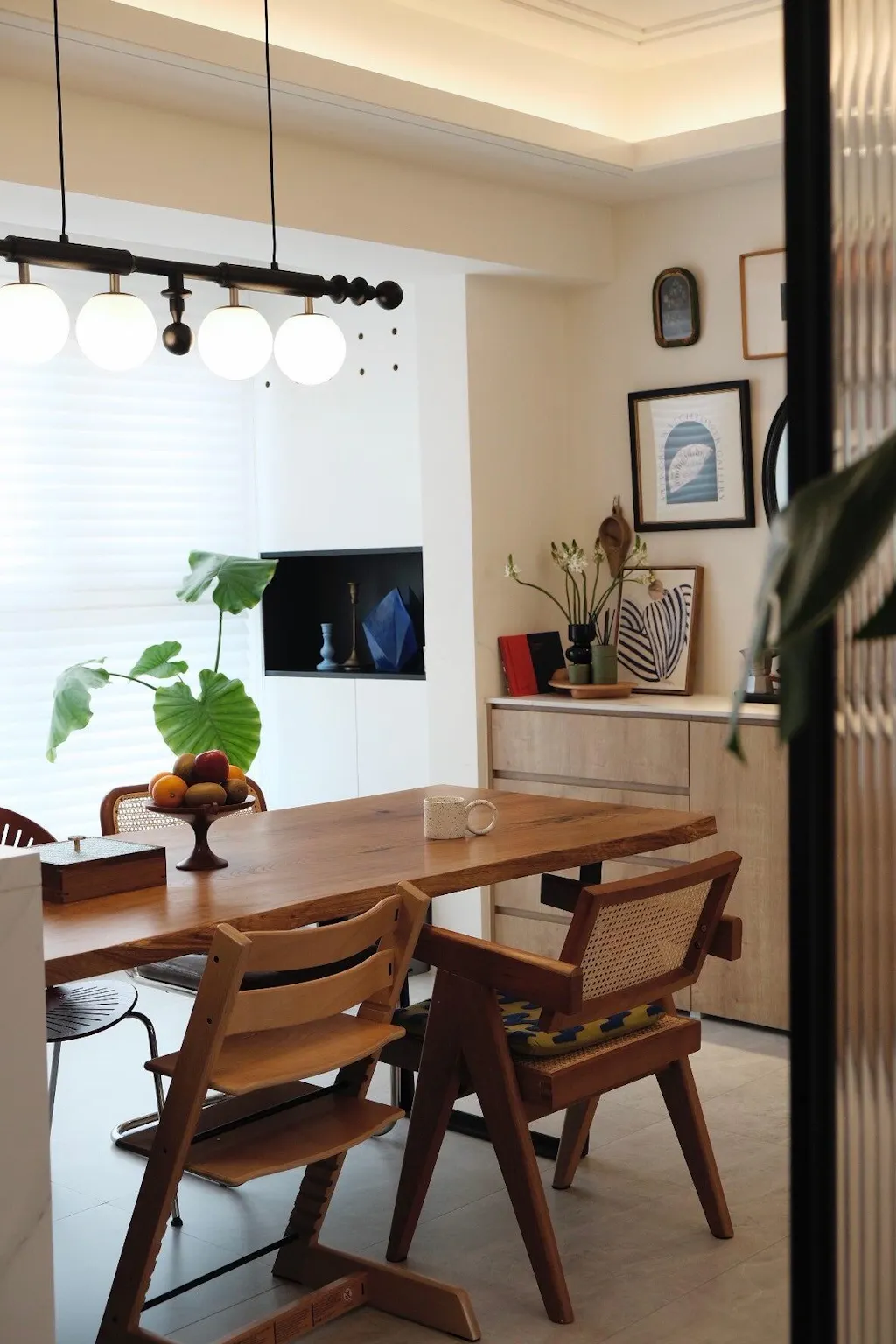 Roman Column Chandelier | Elegant Walnut Wood & Glass Design – Vinlighting