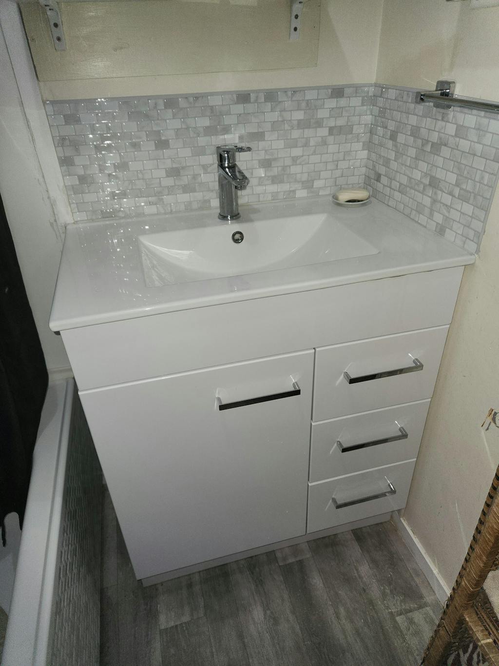 Smart Edge - Adria| Grey Edge Fir Borders Around Tiles | Vinyl Home