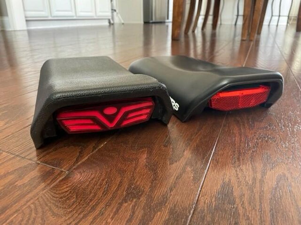 RoadRunner Seat with Signal Lights - VORO MOTORS