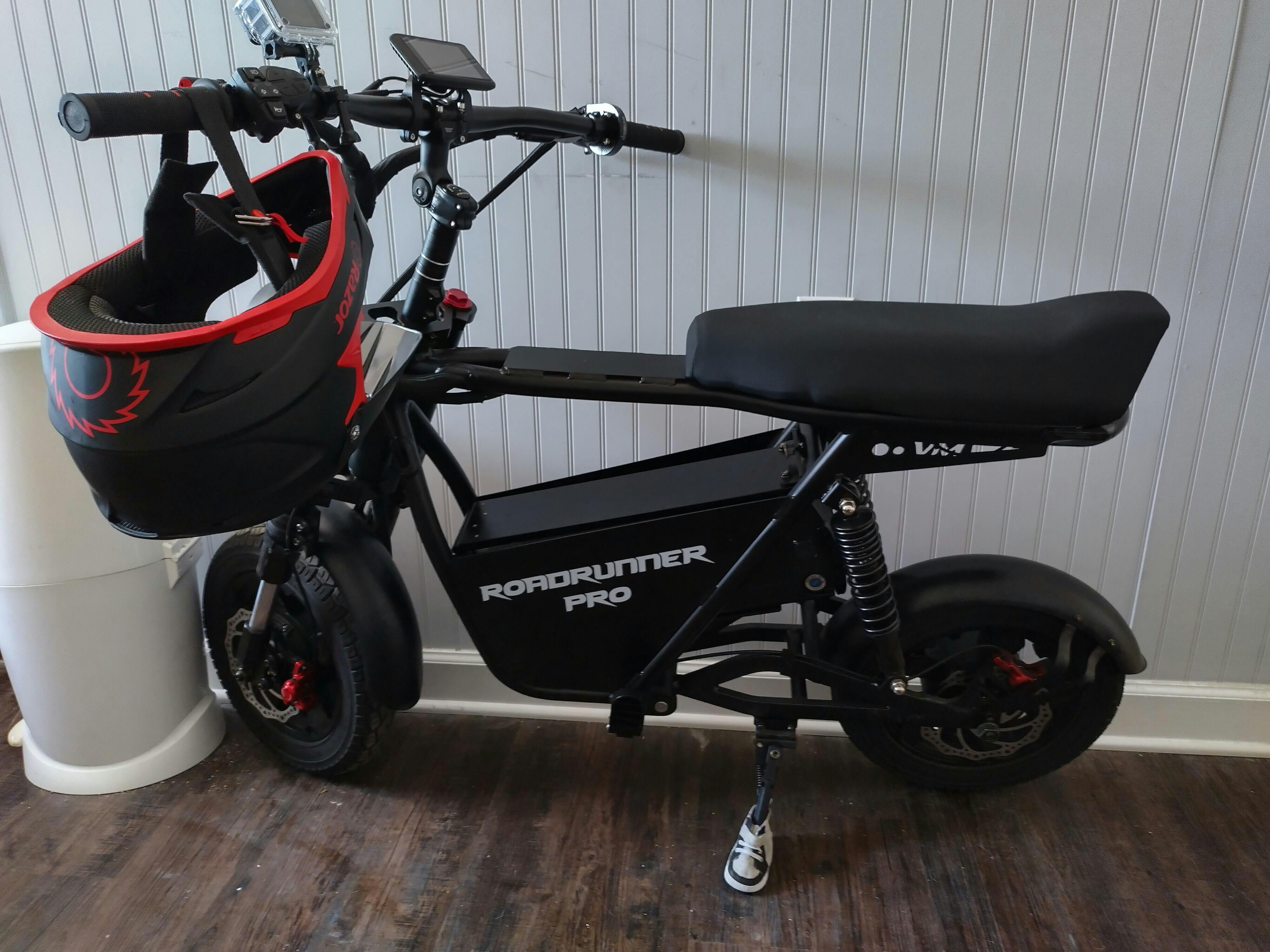 EMOVE RoadRunner V2 Electric Scooter - VORO MOTORS