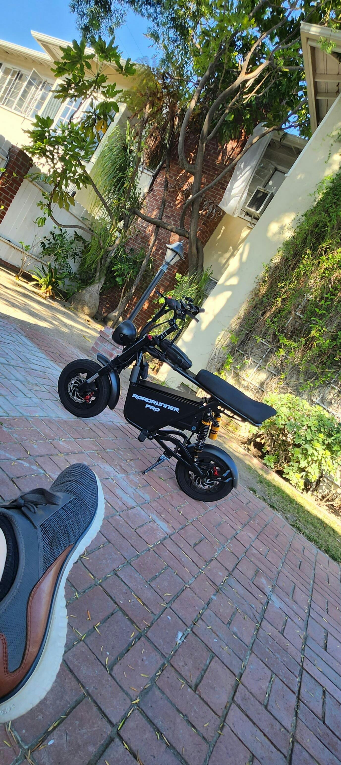 EMOVE RoadRunner Pro Seated Electric Scooter - Voromotors