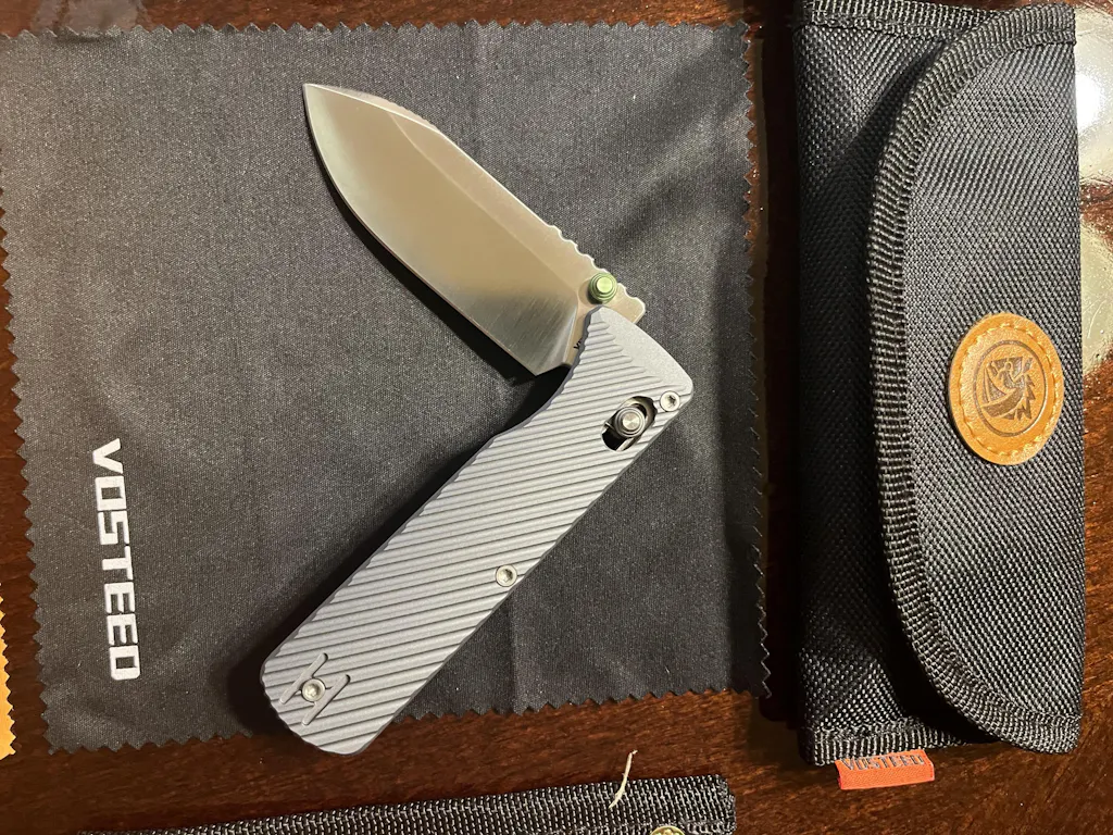 Vombat M390 Knife | Black Aluminum Base for a Custom Build