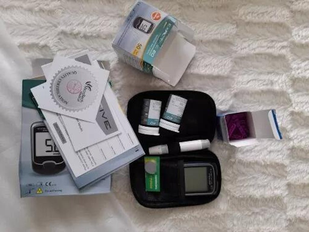 GlucoTec Blood Glucose Monitor and Blood Sugar Monitor With Test Strips ...