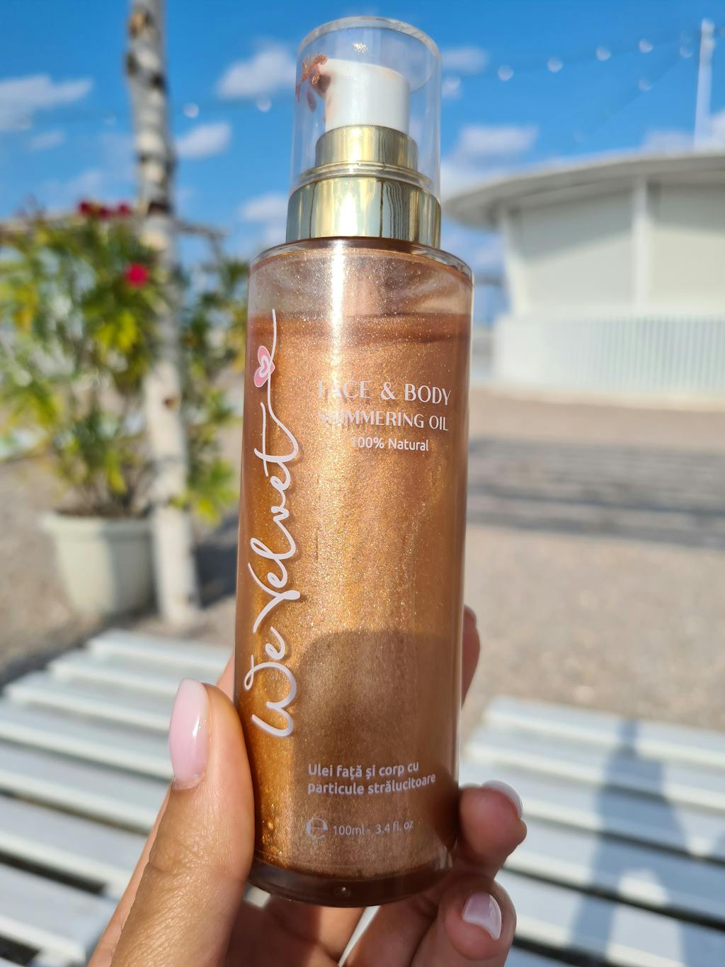 We Velvet Face & Body Shimmering Oil