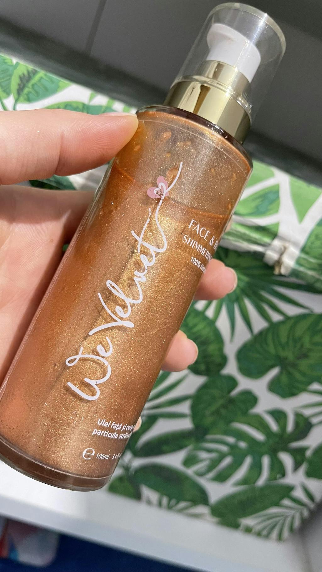 We Velvet Face & Body Shimmering Dry Oil