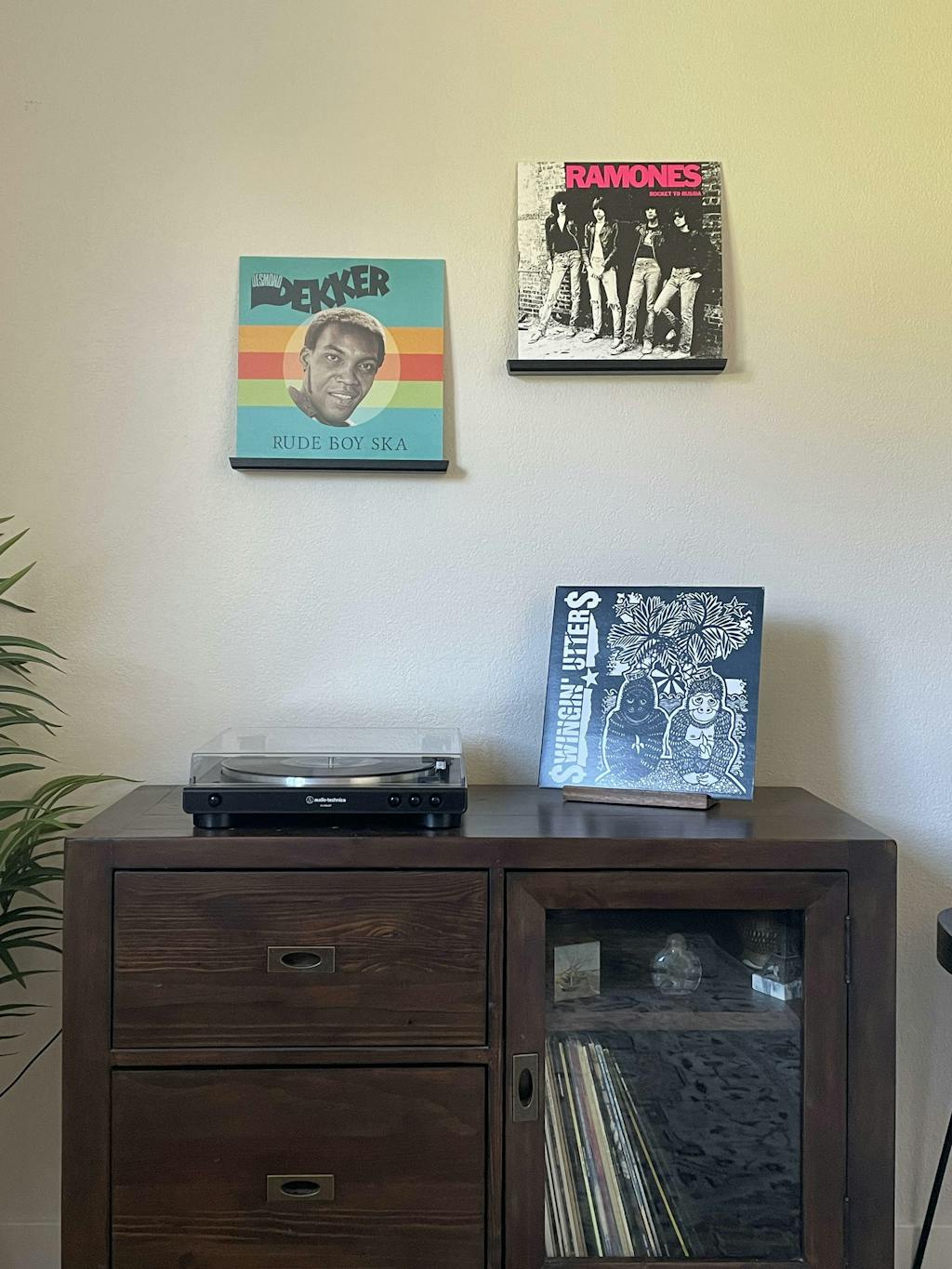 Visible Vinyl | Vinyl Record Wall Mount Display | Well Made