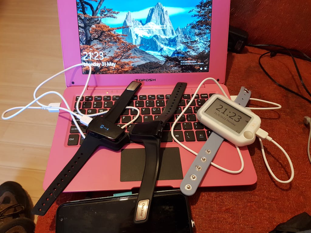 Wellue Checkme™ O2 Continuous Wrist Oxygen Monitor with 72-Hour Extra ...