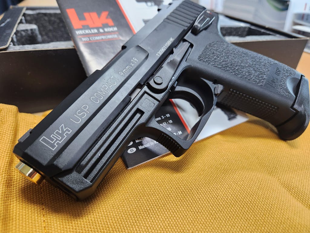 UMAREX / KWA H&K USP Compact GBB Airsoft - Black - WGC Shop