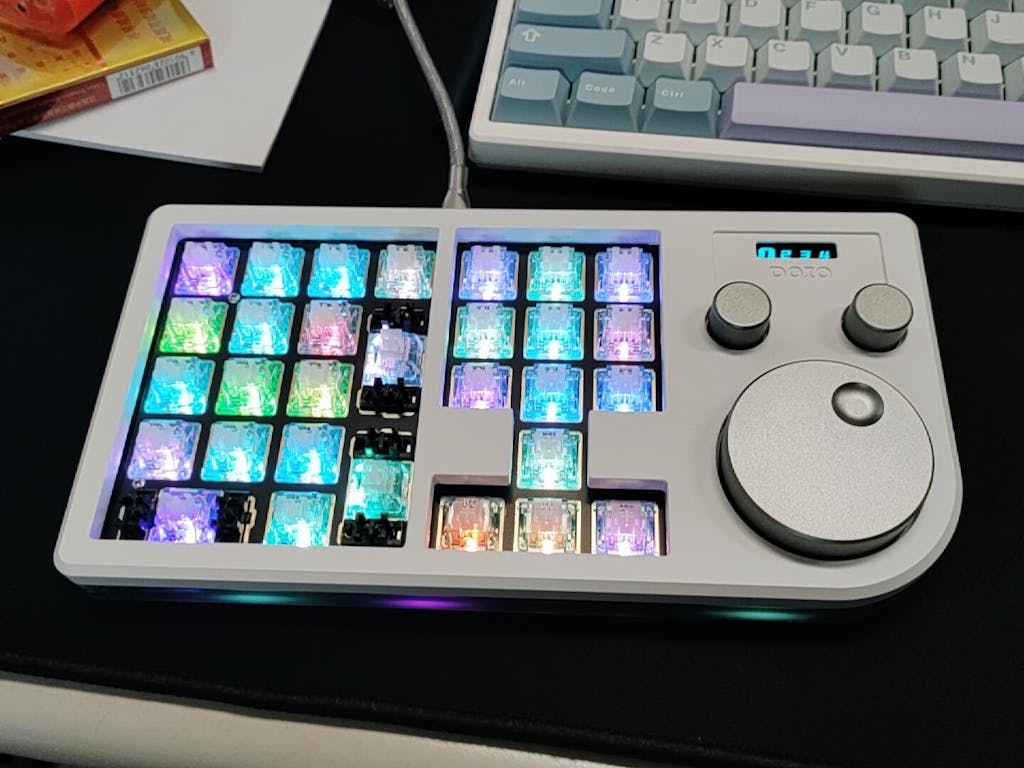 DOIO KB30-01 Macro Keyboard 30 Keys + 3 Knob Macro Pad - WhatGeek