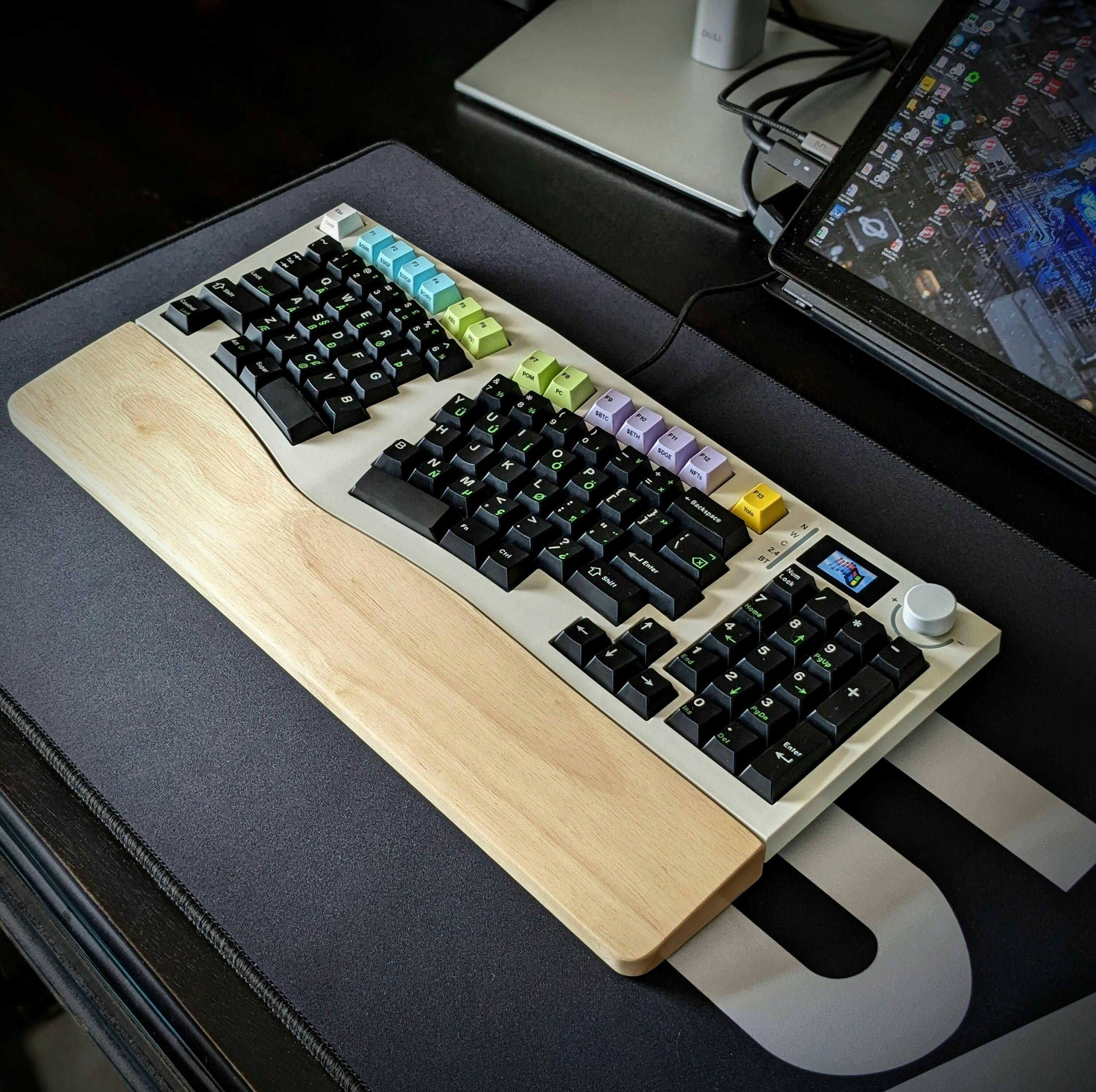 FEKER Alice98 Mechanical Keyboard With LED Screen - WhatGeek