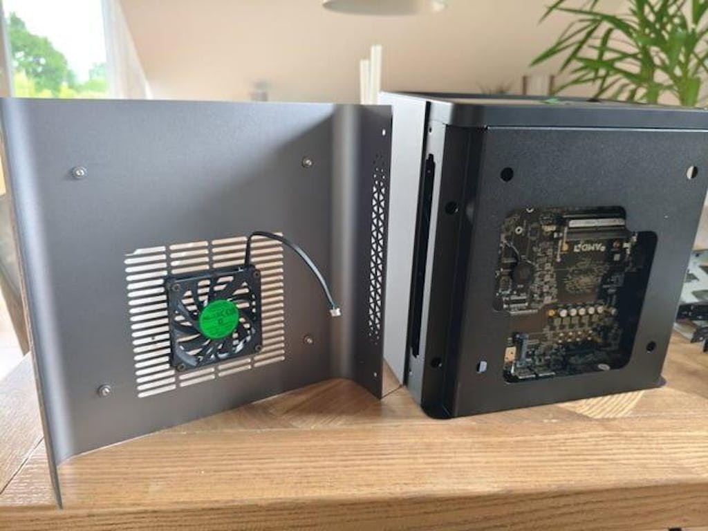 AOOSTAR WTR MAX 11 Bays NAS Mini PC with R7 PRO 8845HS OCuLink - WhatGeek